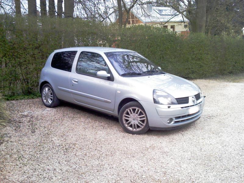 Présentation : Clio 2 'Initiale Paris' 1.6 16v (sport) - Clio - Renault ...