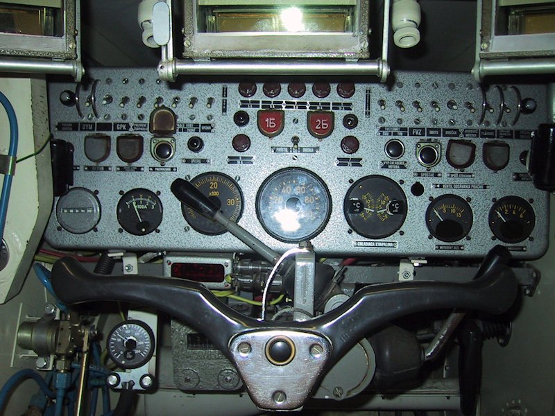 BMP1 cockpit - Albums convertis - Forum Auto