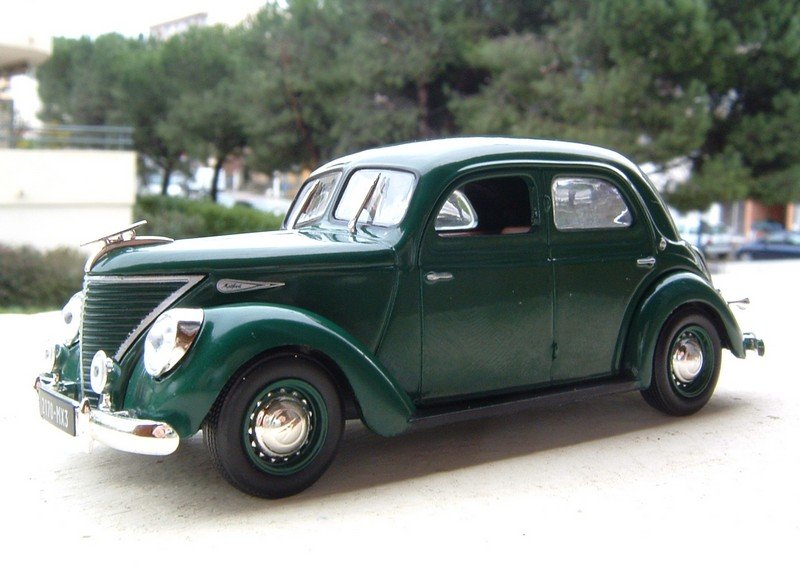 N°22 - Matford V8 a - Albums convertis - Forum Auto