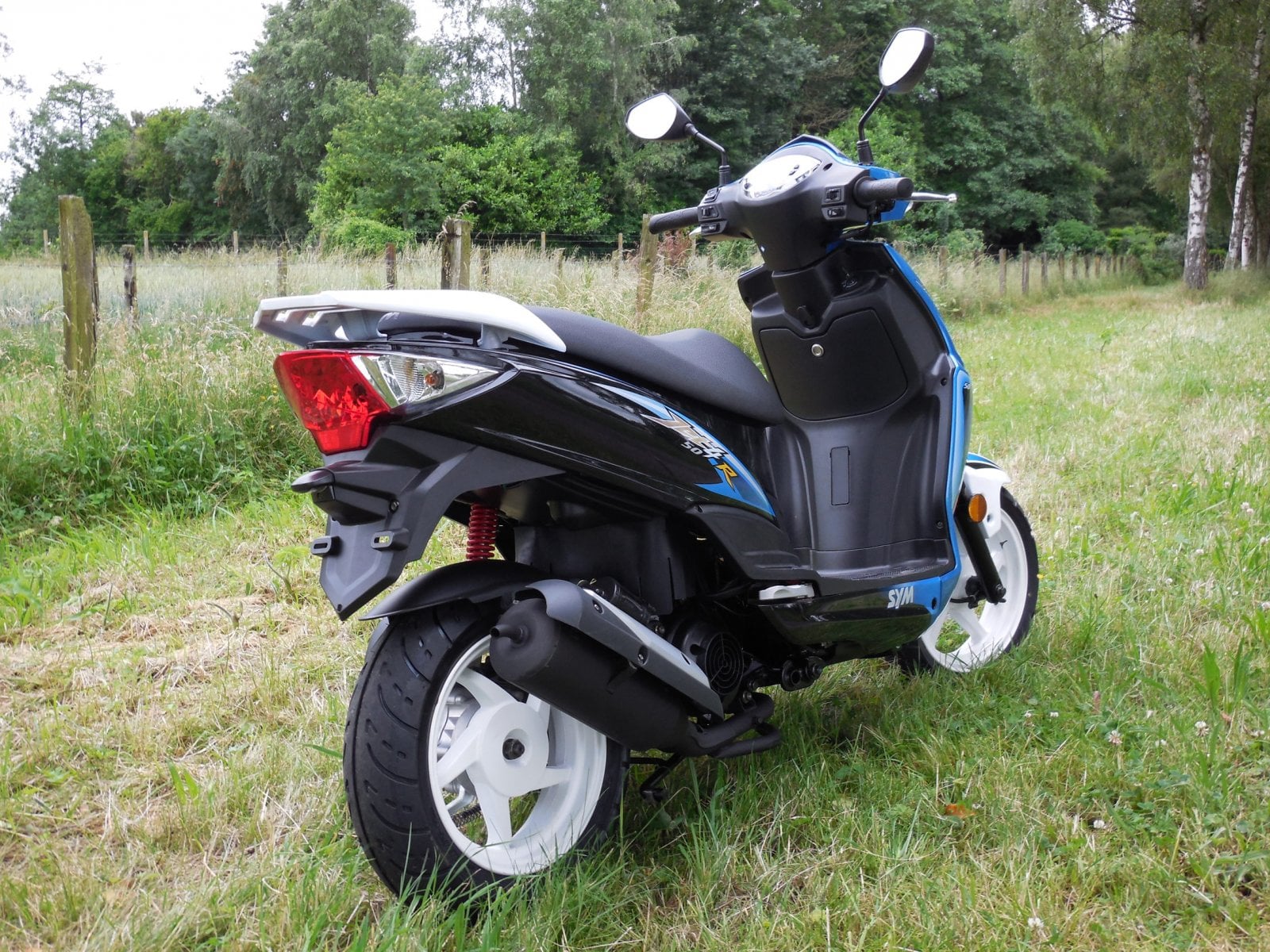 sym jet 4 - Albums convertis - Forum Auto