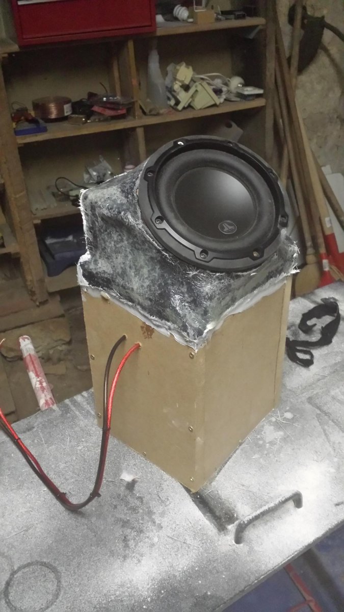 Mise en place sub dans caisson (3) - Albums convertis - Forum Auto