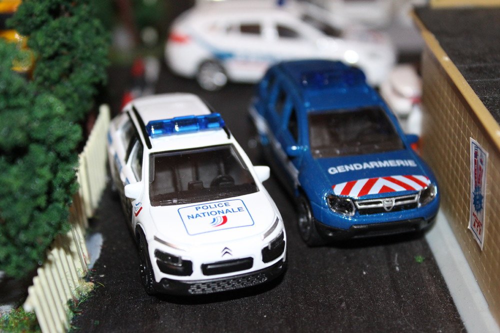Citroen Cactus Police Nationale / Dacia Duster Gendarmerie Nationale ...