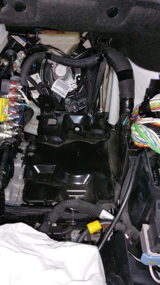 Tuto : démonter la batterie Berlingo 2.2 + passage de câble alim ampli ...
