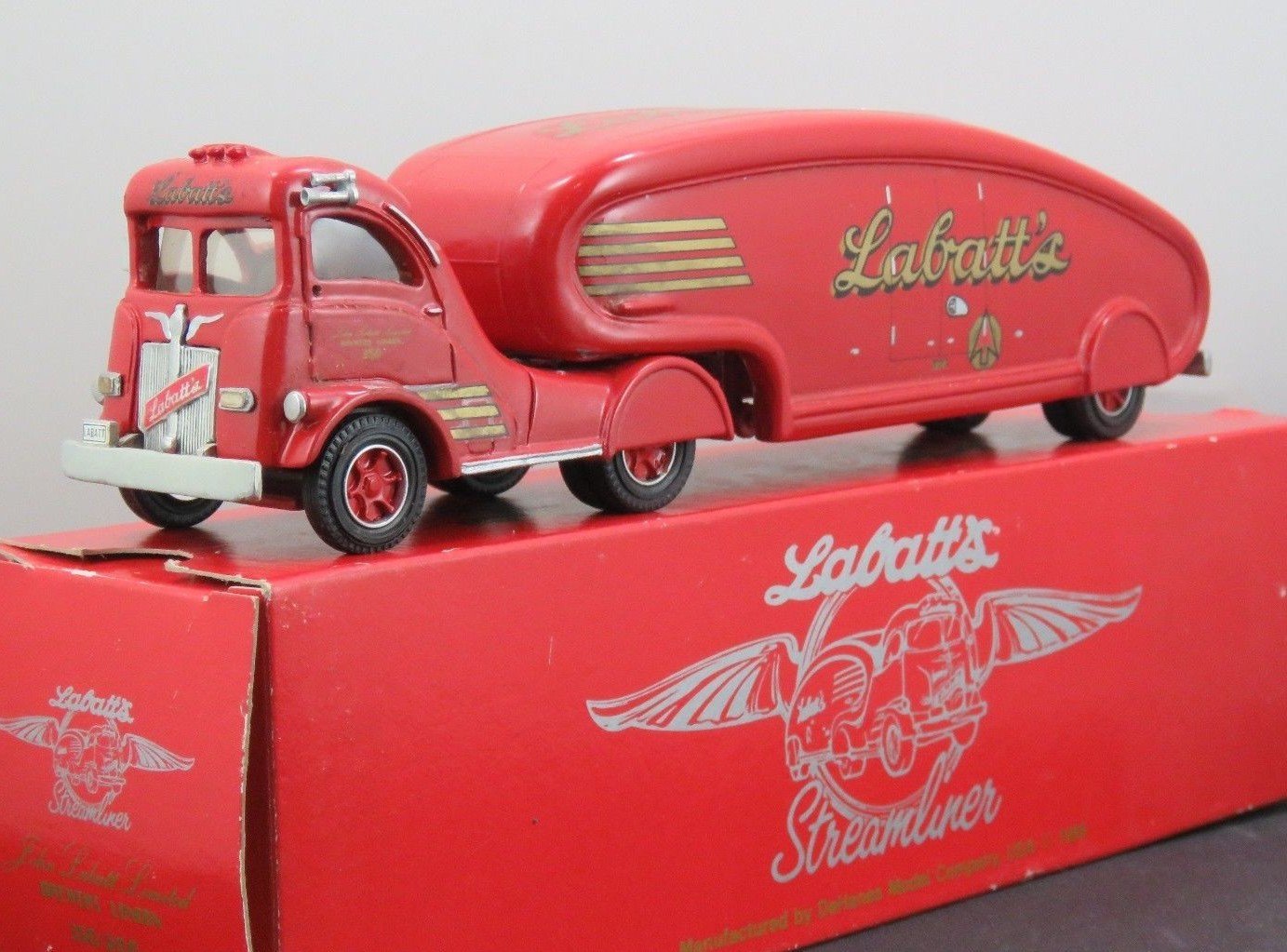 CDN - 1947 White Streamliner Labatt's; DeHanes 1-55 Expo 86 Vancouver ...