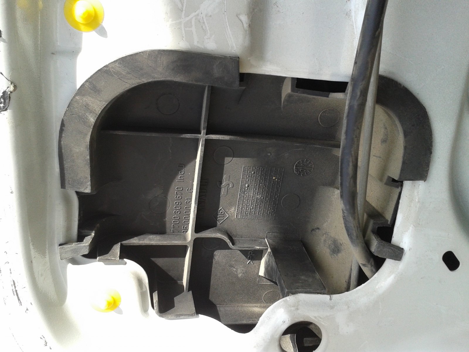 Démontage serrure porte avant gauche - Kangoo - Renault - Forum Marques ...