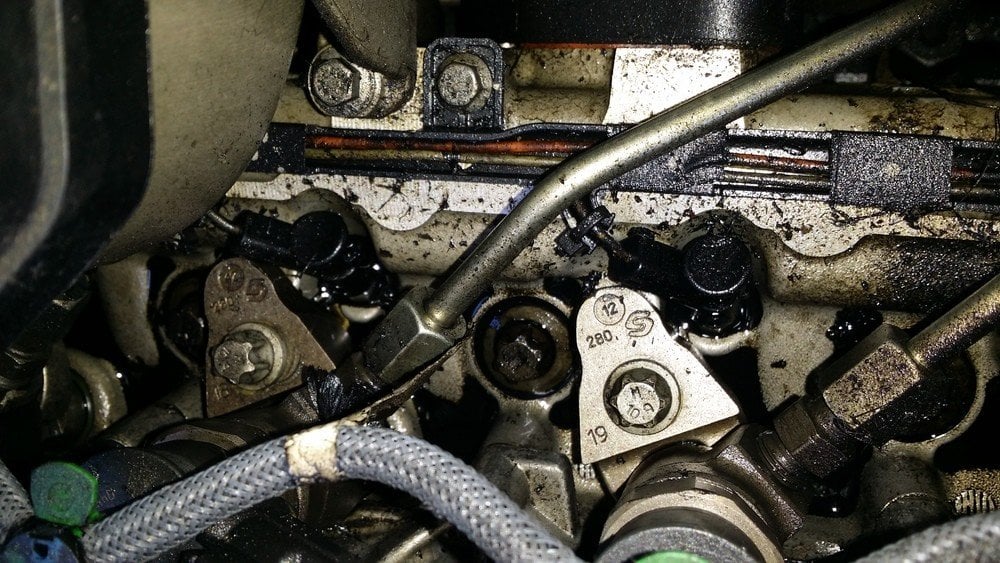 Fuite d'huile partie haute du moteur C3 1.4 Hdi DV4TD - C3 - Citroën ...