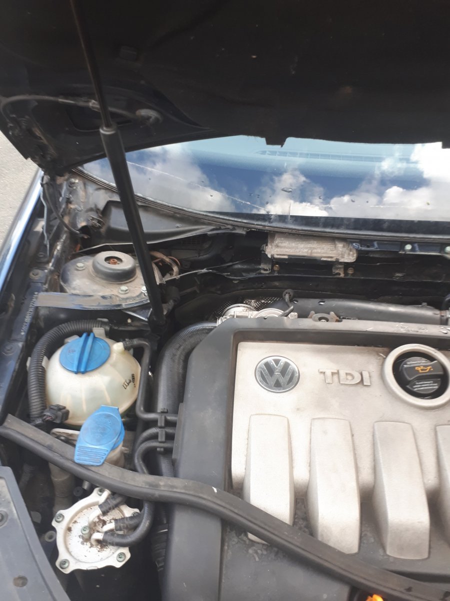 Golf 5 : perte de puissance fumée noire puis débloque d'un coup sec, et ...