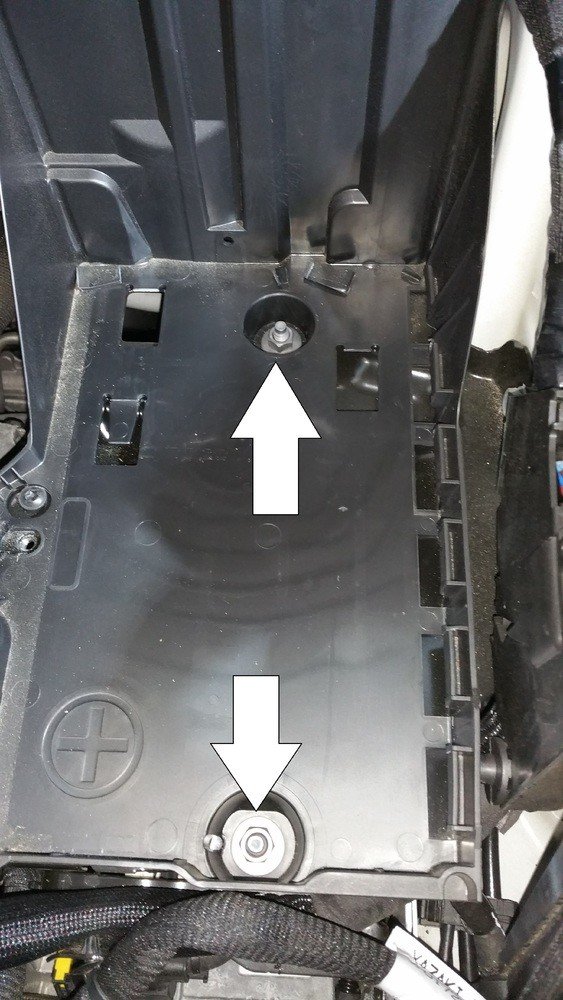 Tuto : démonter la batterie Berlingo 2.2 + passage de câble alim ampli ...