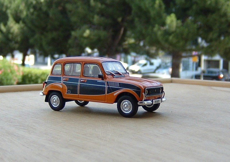 N°46 - La Renault 4 Suissaquatre de 1982 e - Albums convertis - Forum Auto