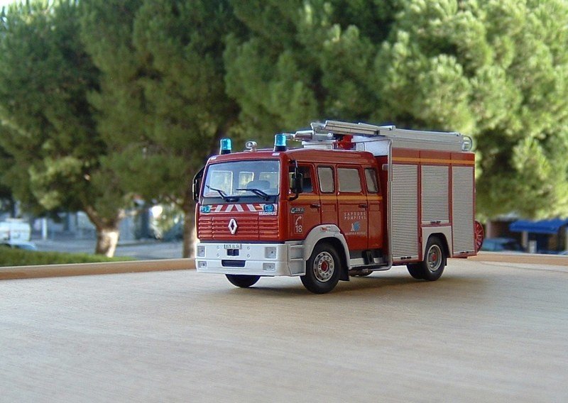 N°133 - Le fourgon-pompe tonne de secours routiers Magirus sur Renault ...