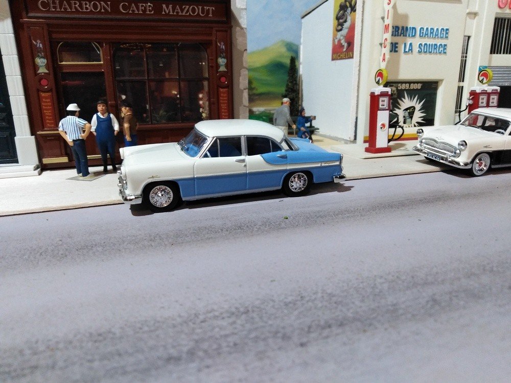 Dio village-garage Simca, 2 Versailles, 1 Aronde Grand Large bleue ...