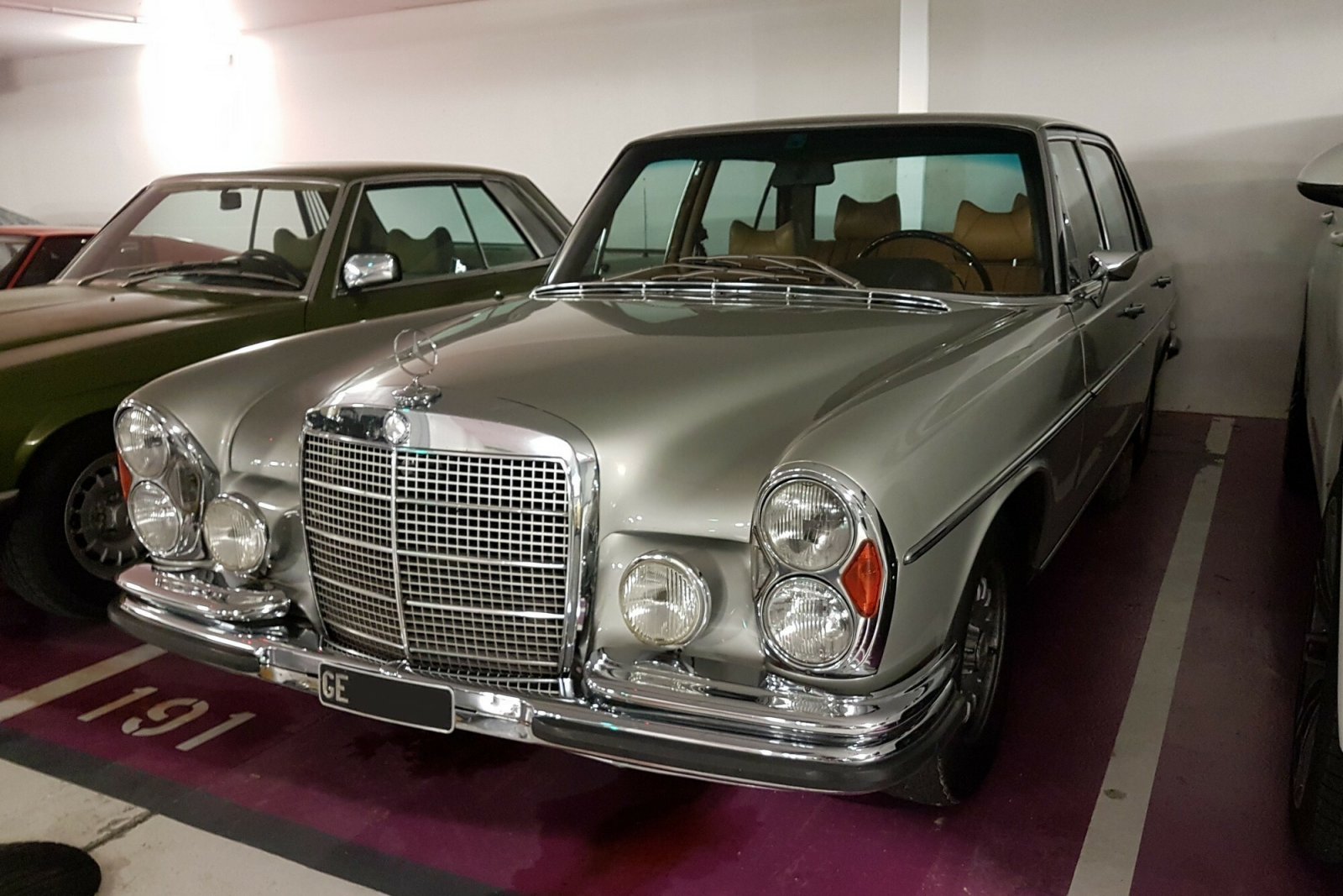 Mercedes-Benz W111 (Nice) - Albums convertis - Forum Auto