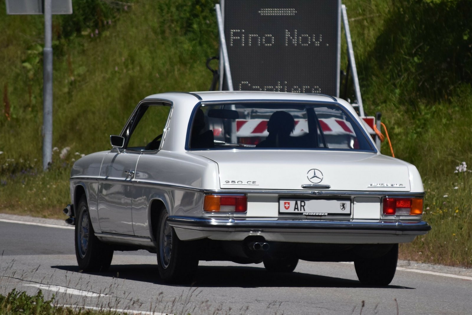 Mercedes-Benz 250 CE (Hospental) - Albums convertis - Forum Auto
