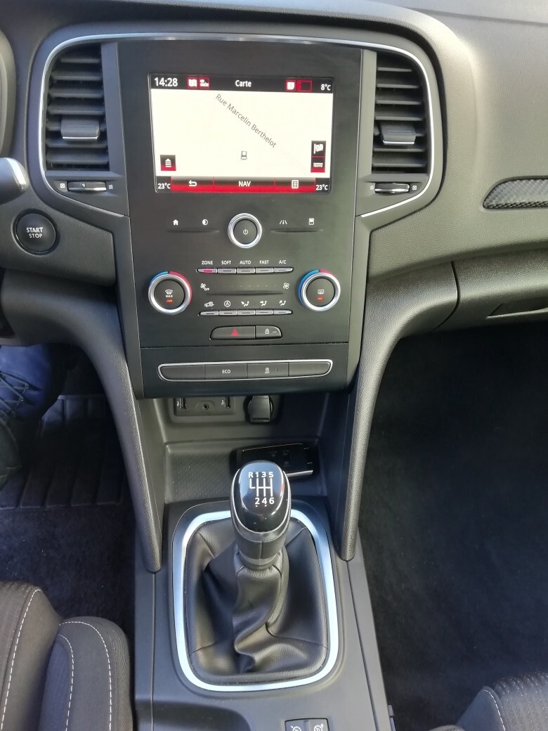 Megane IV estate business 2018 - AndroidAuto/AppleCar - Megane ...