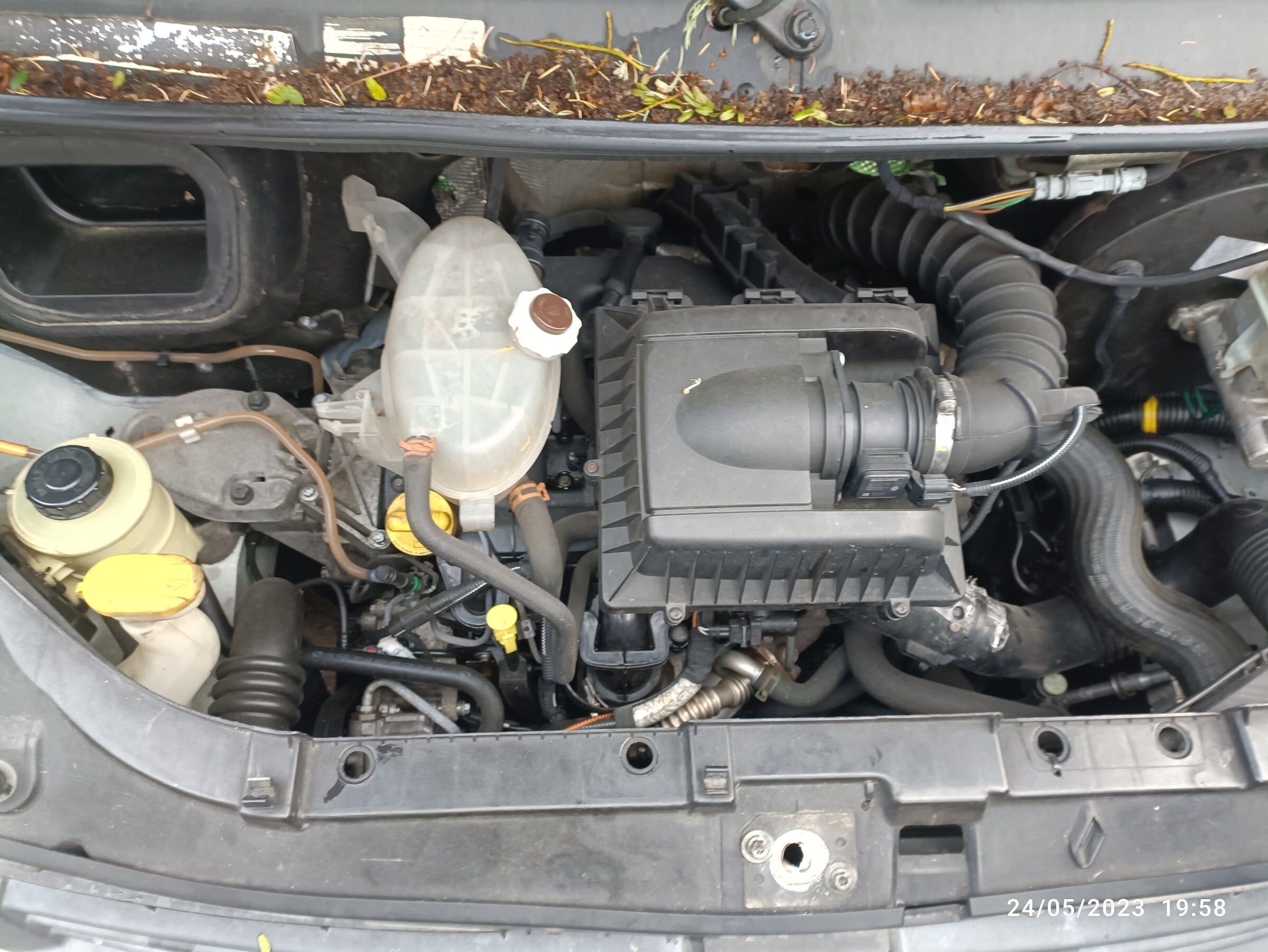 Ou se trouve le numéro moteur sur Renault Master 2 2.5l DCI - Infos ...