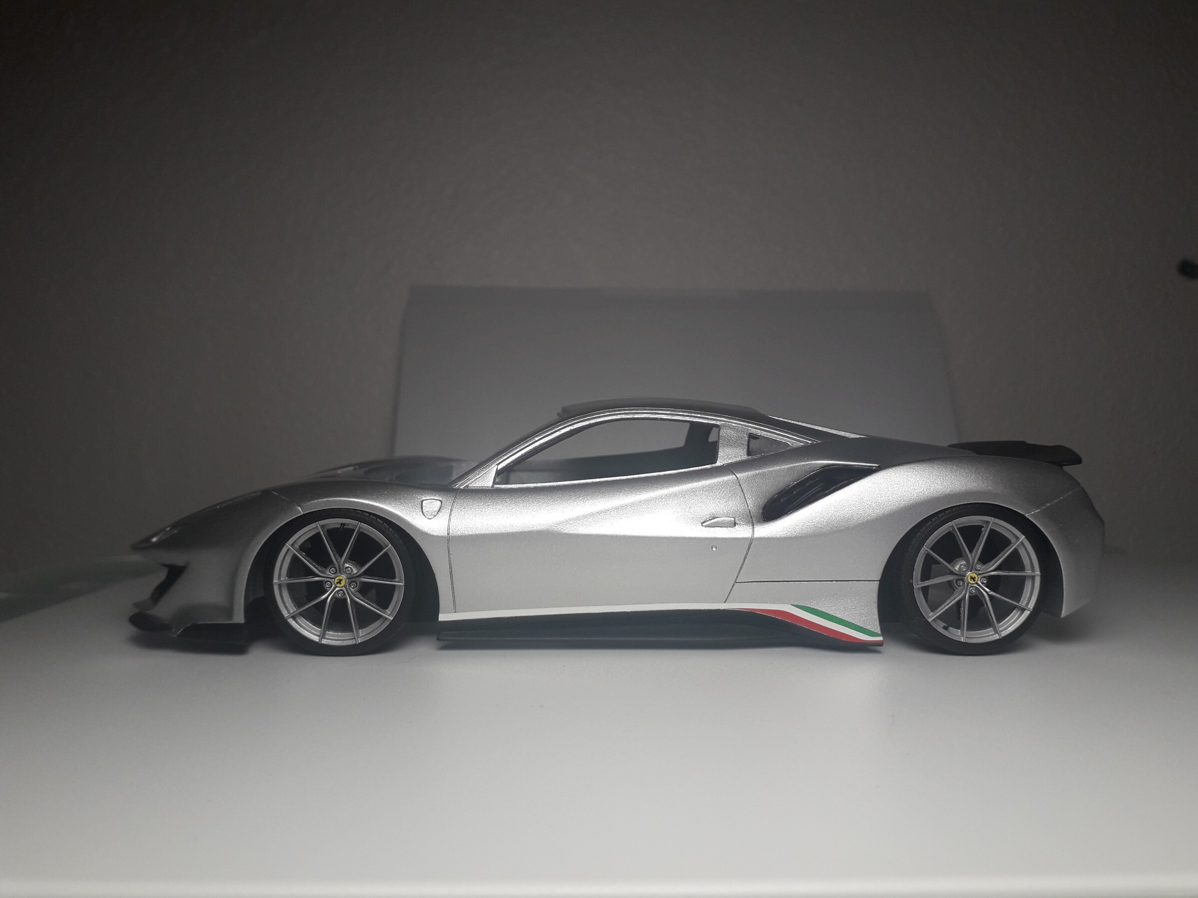 Ferrari 488 Pista Piloti - Alphamodel 1/24 - Maquettes ou Kits à monter ...