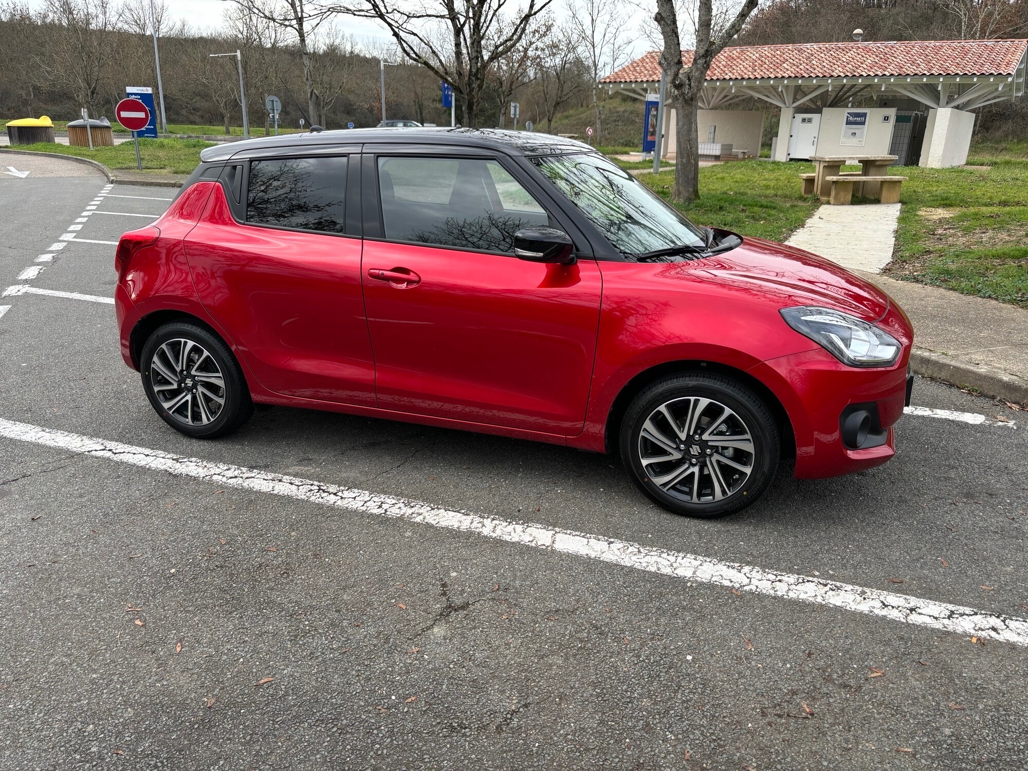 [Présentation] Suzuki Swift Pack 2024 So'color Burning Red/Super black ...