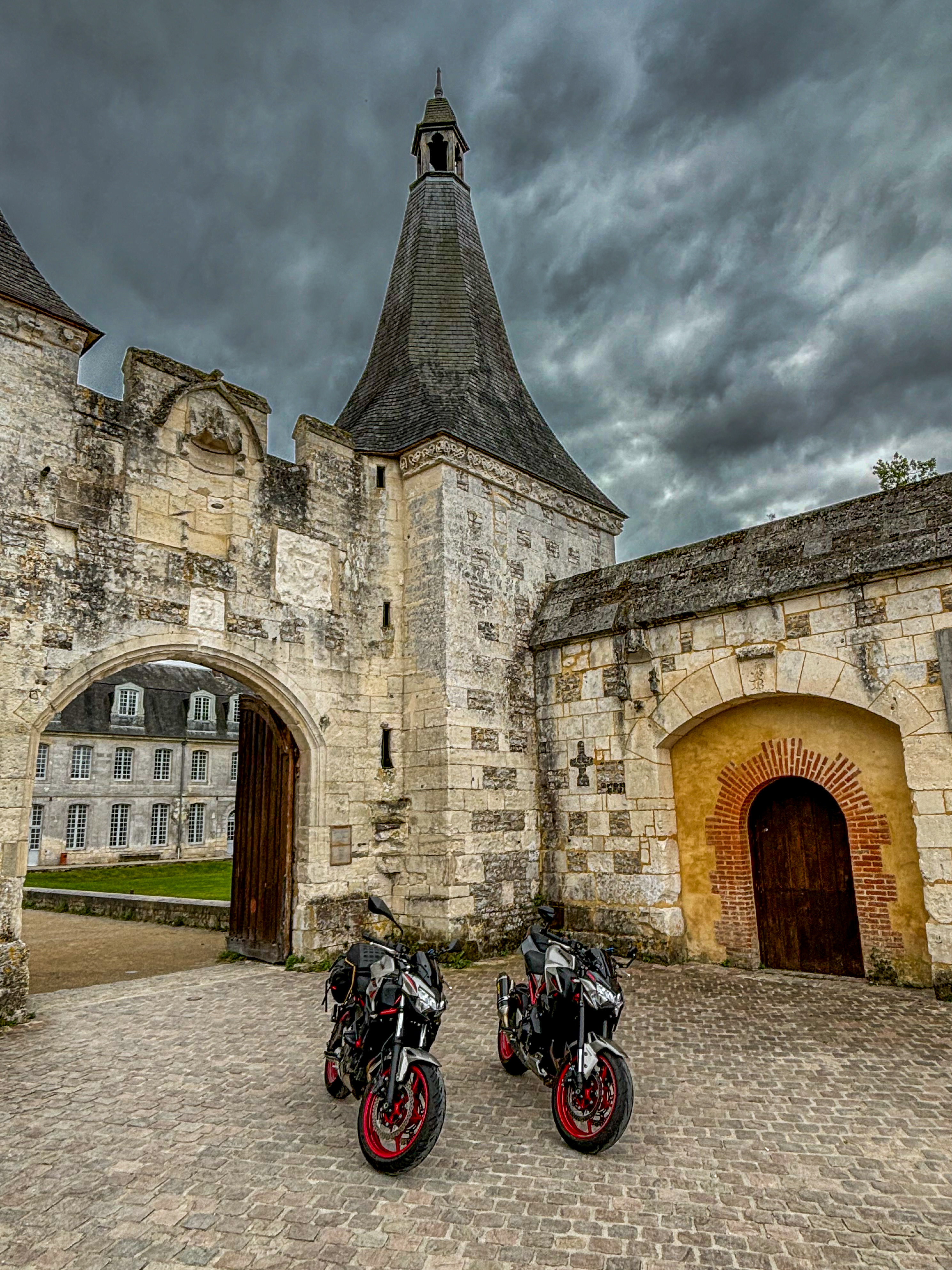 Concours photo moto Juin 2026: "Une moto au féminin" - Page 57 - Motard ...