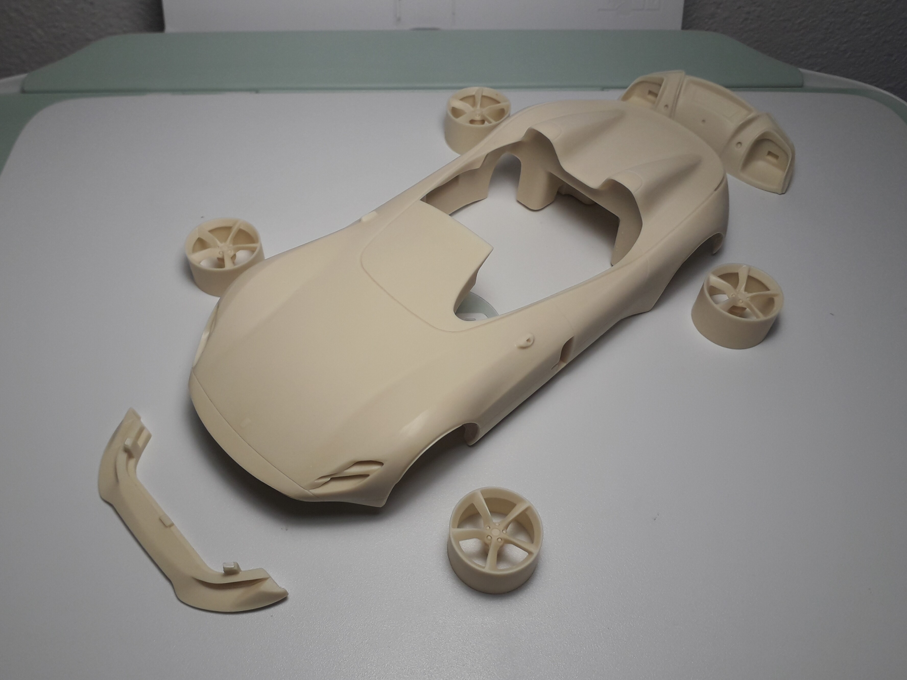 Ferrari Monza SP2 - Alpha Model 1/24 - Maquettes ou Kits à monter ...