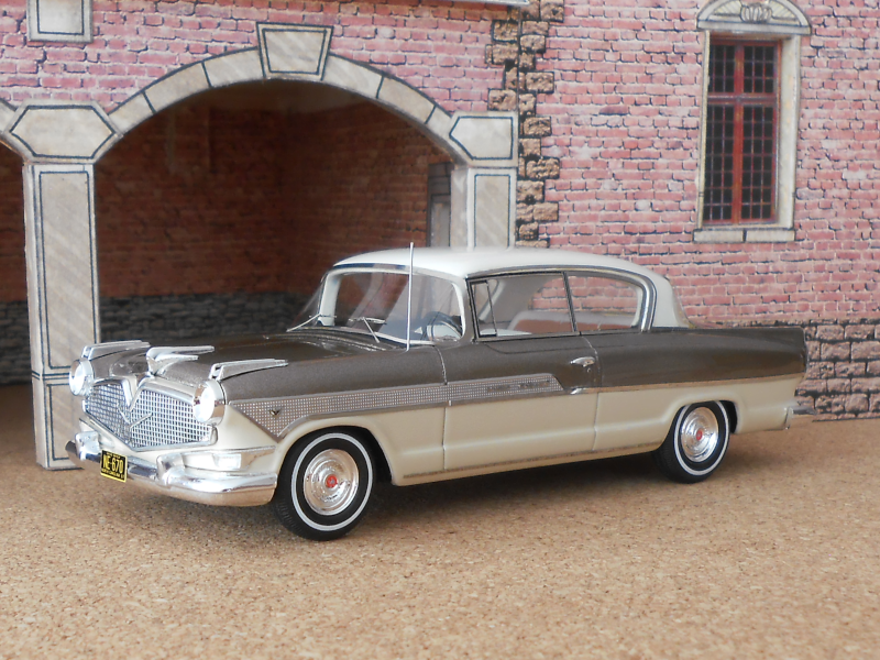 1957 Hudson Hornet V-8 herdtop (NEO Scale Models) 01.png - Albums des ...