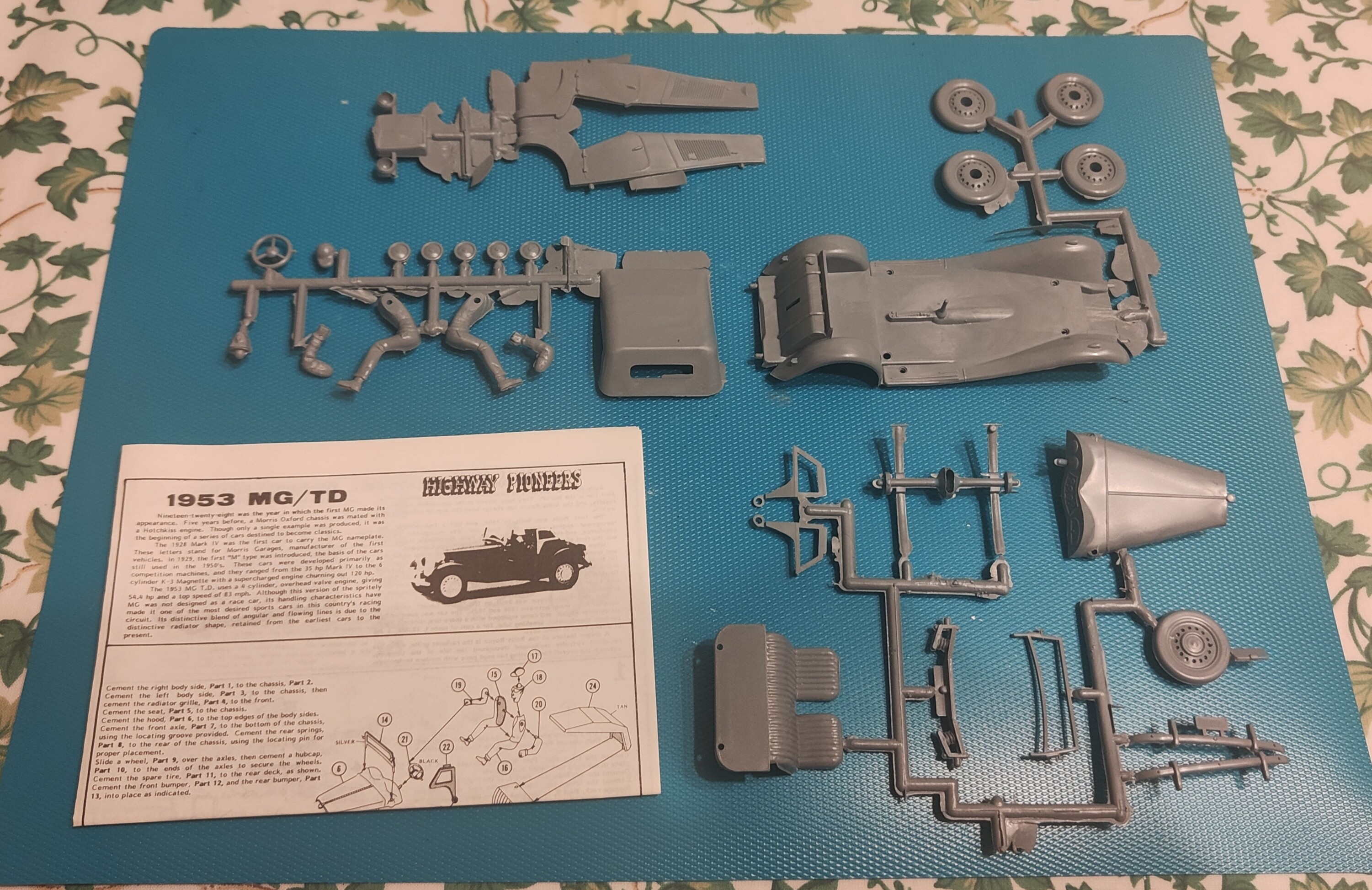 1950 MG TD - ancien kit Highway Pioneers 1/32ème - Maquettes ou Kits à ...