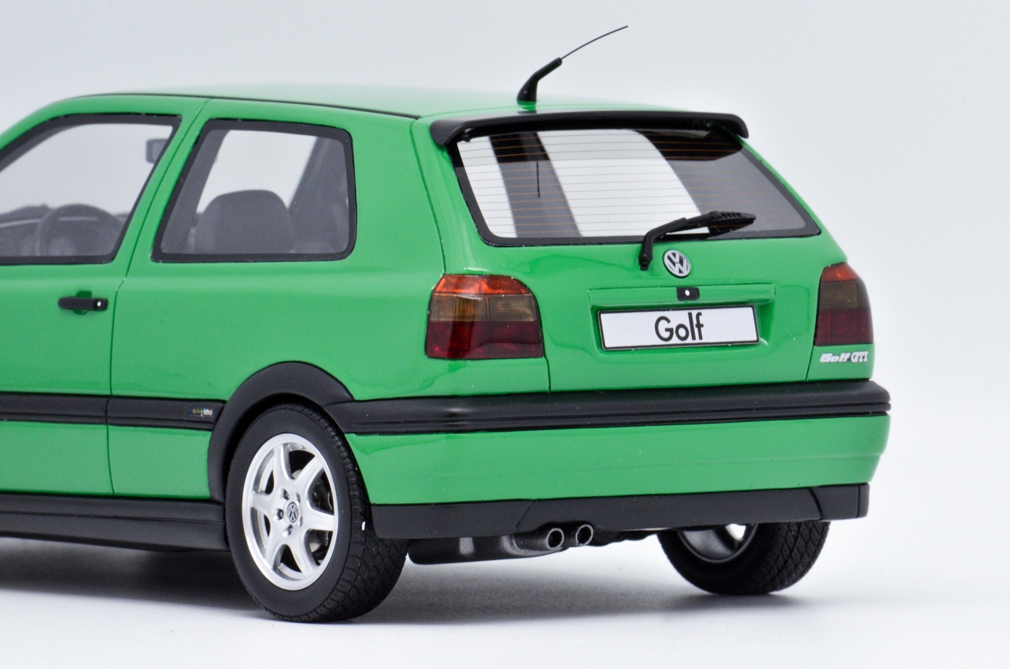 1:18 Volkswagen Golf III GTI Colour Concept - OttOmobile - Originale ...
