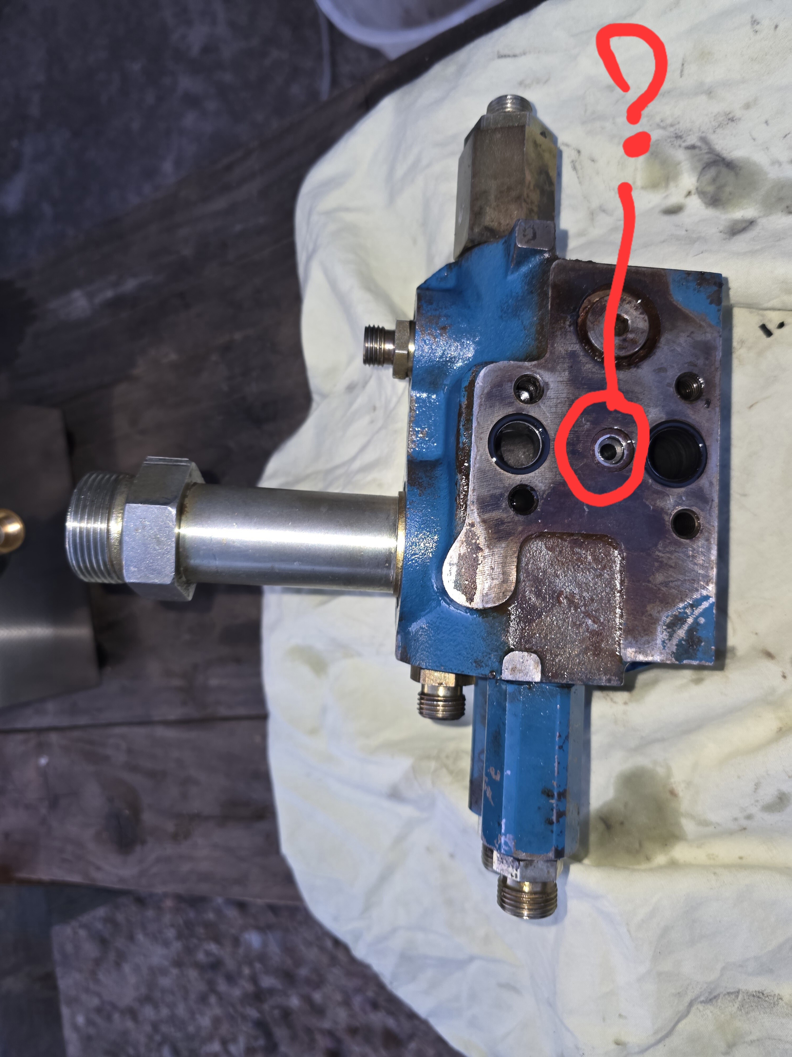Probleme chenille droite sur Eb506 Pel-Job ou Ec50 Volvo - Autres ...