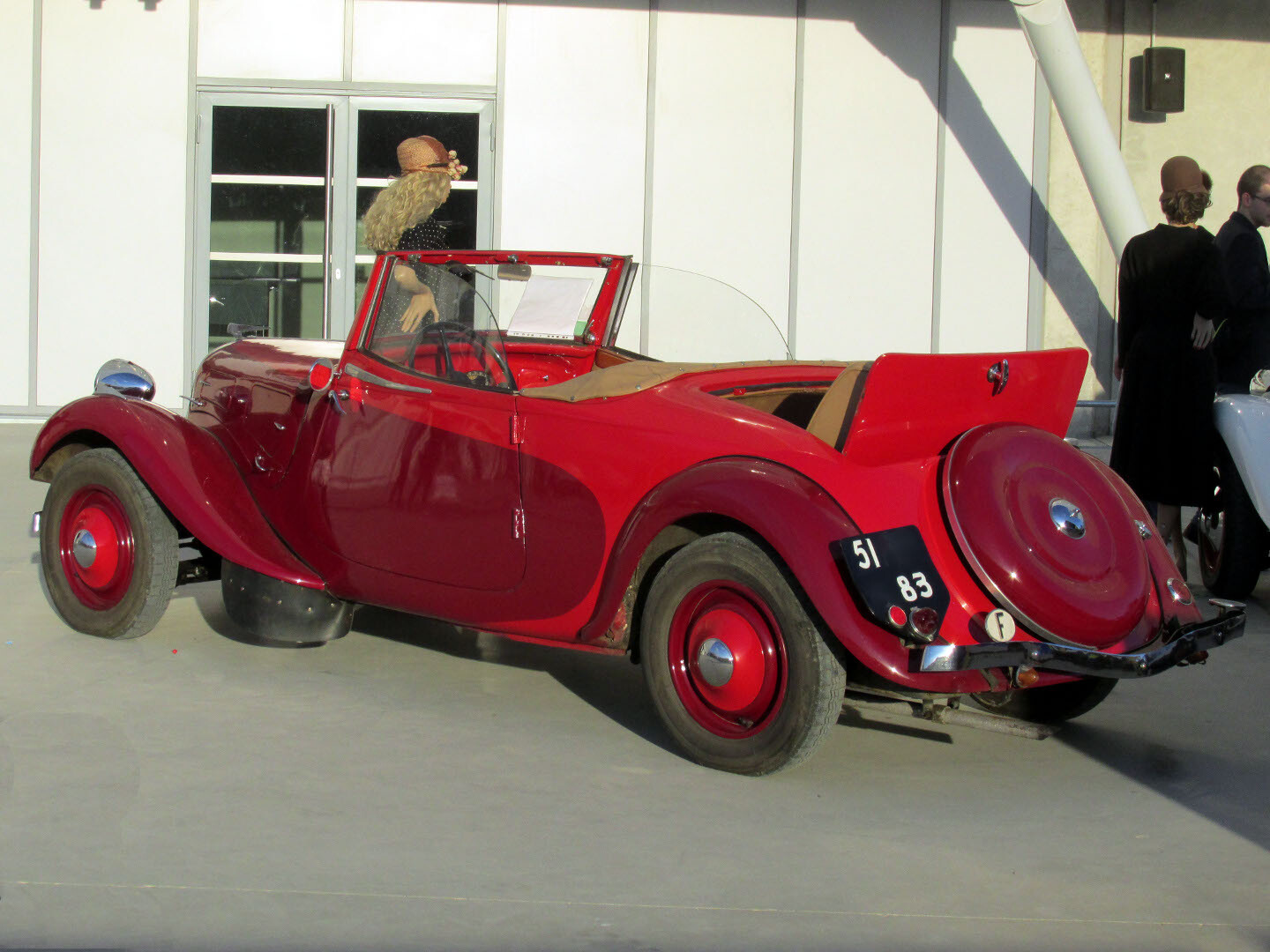 [Concours photos Citroën] 02/26 - Une Citroën bleu ou rouge - Page 12 ...