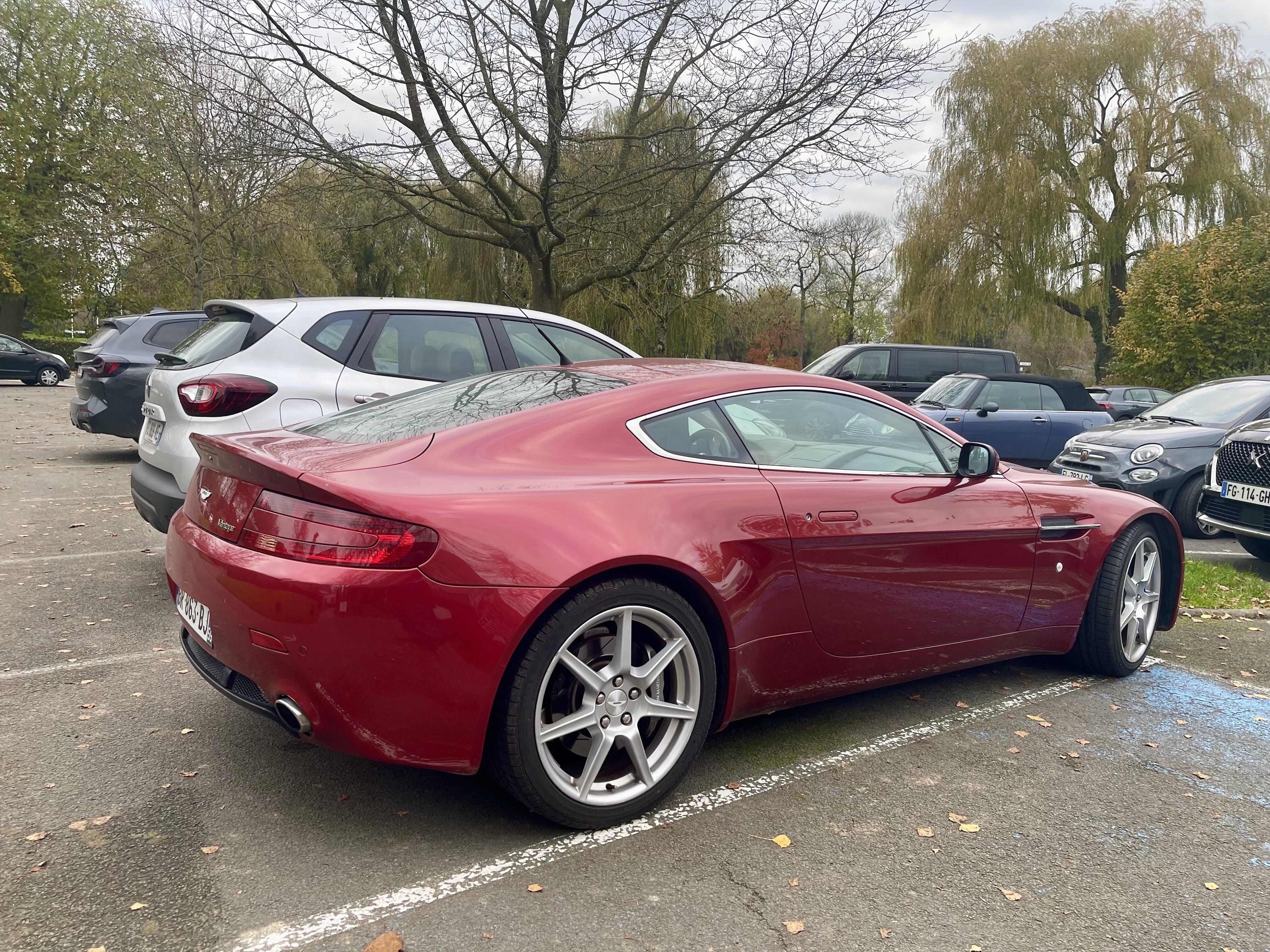 Concours photo ASTON MARTIN "une Aston sur un parking" - Page 112 ...