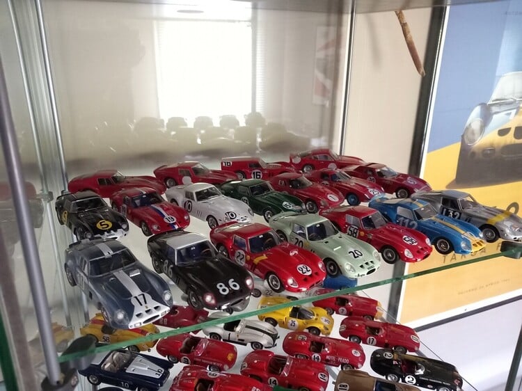 250 GTO # 3729GT "bianco speciale" - kit Renaissance 1/43 - Page 3 ...