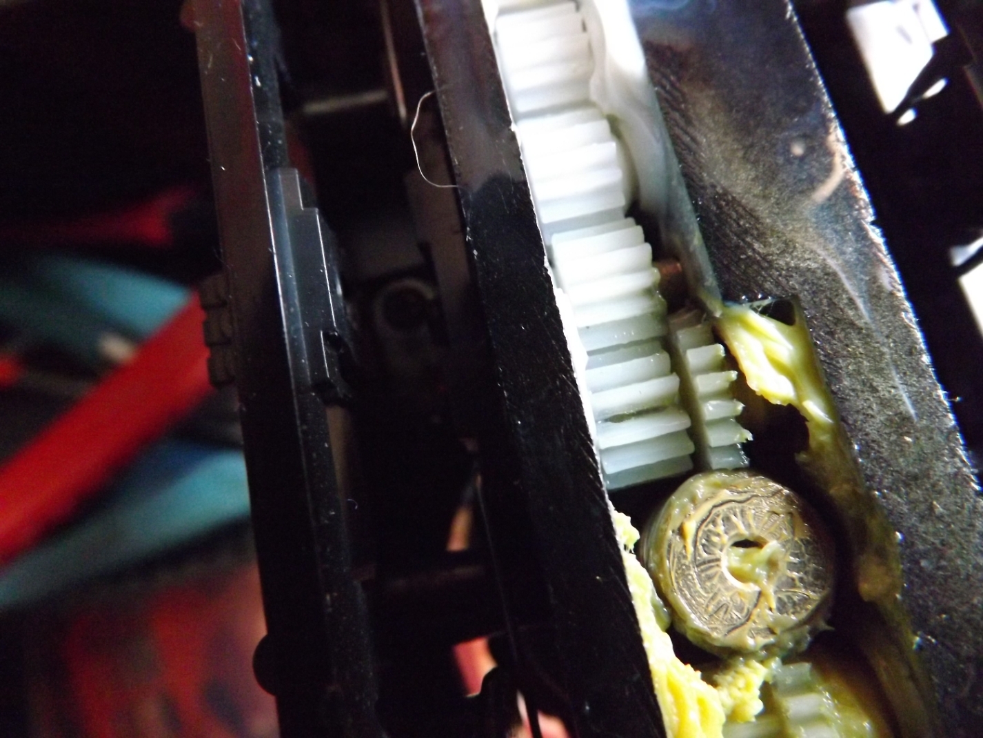Help needed on how to change a split gear on Heljan 37? - Modelling ...