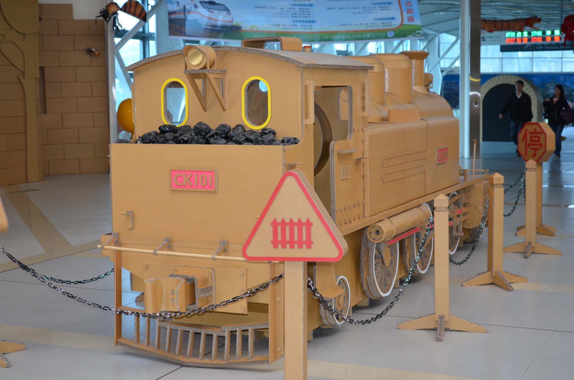 Cardboard Models From Taiwan - Card structure modelling forum - RMweb