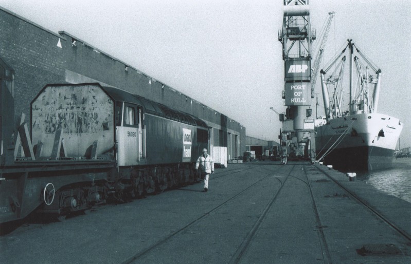 Mainline diesel freight locos on dockside - UK Prototype Questions - RMweb