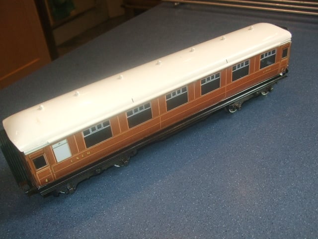 DETAILING LNER FIRST CLASS COACH - Modifying & Detailing RTR stock - RMweb