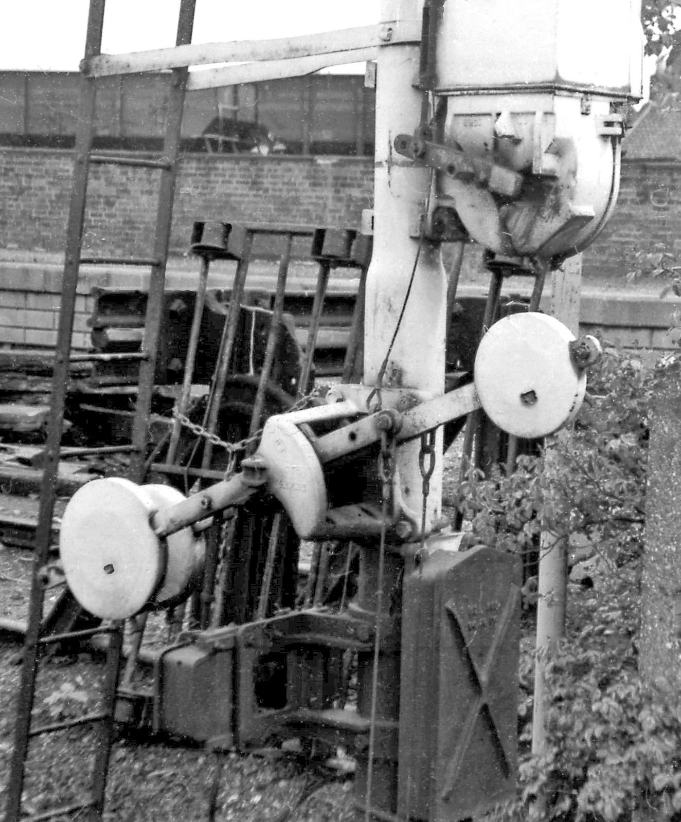 Ratio signals: 2 arms operated by 1 lever? - Permanent Way, Signalling ...