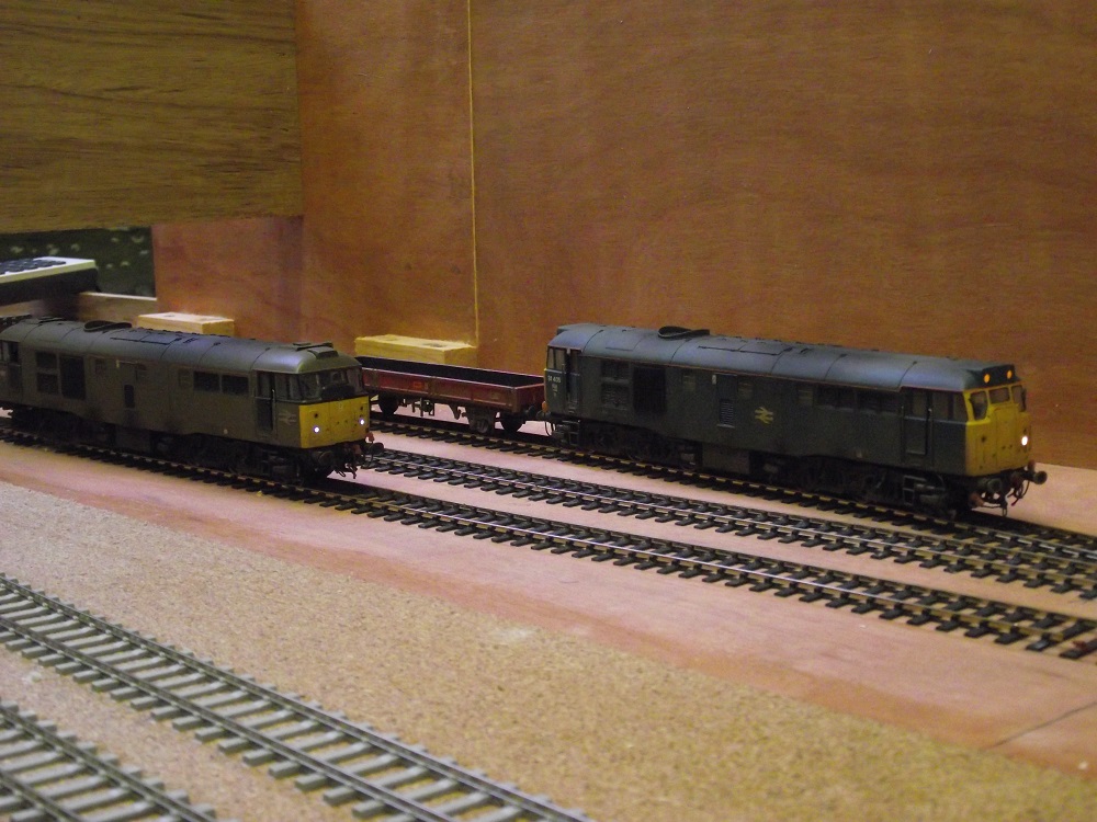 Parrot Hall - 80/90?s 25kv NW suburban in OO. - Page 3 - Layout topics ...