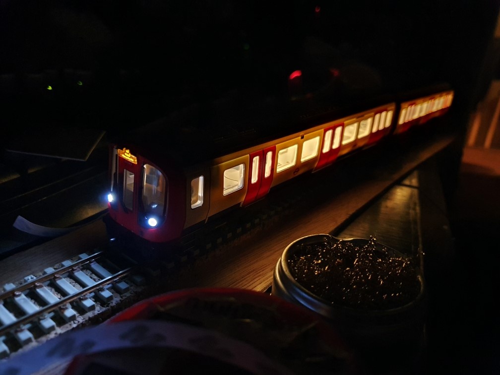 Tube train lighting levels - opinions sought - Modelling Questions ...