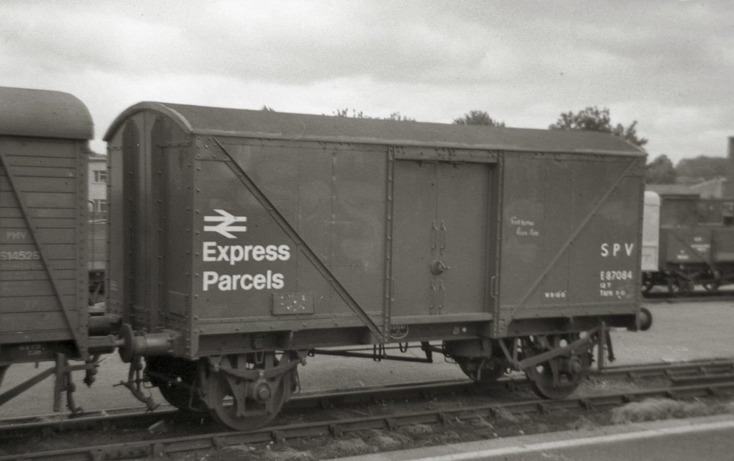 Modelling a traditional parcels train - Page 42 - Modelling musings ...