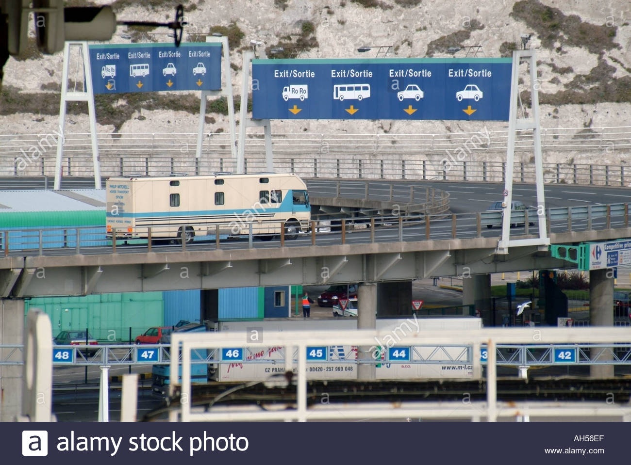Building the gantry sign... - Seahaven - RMweb