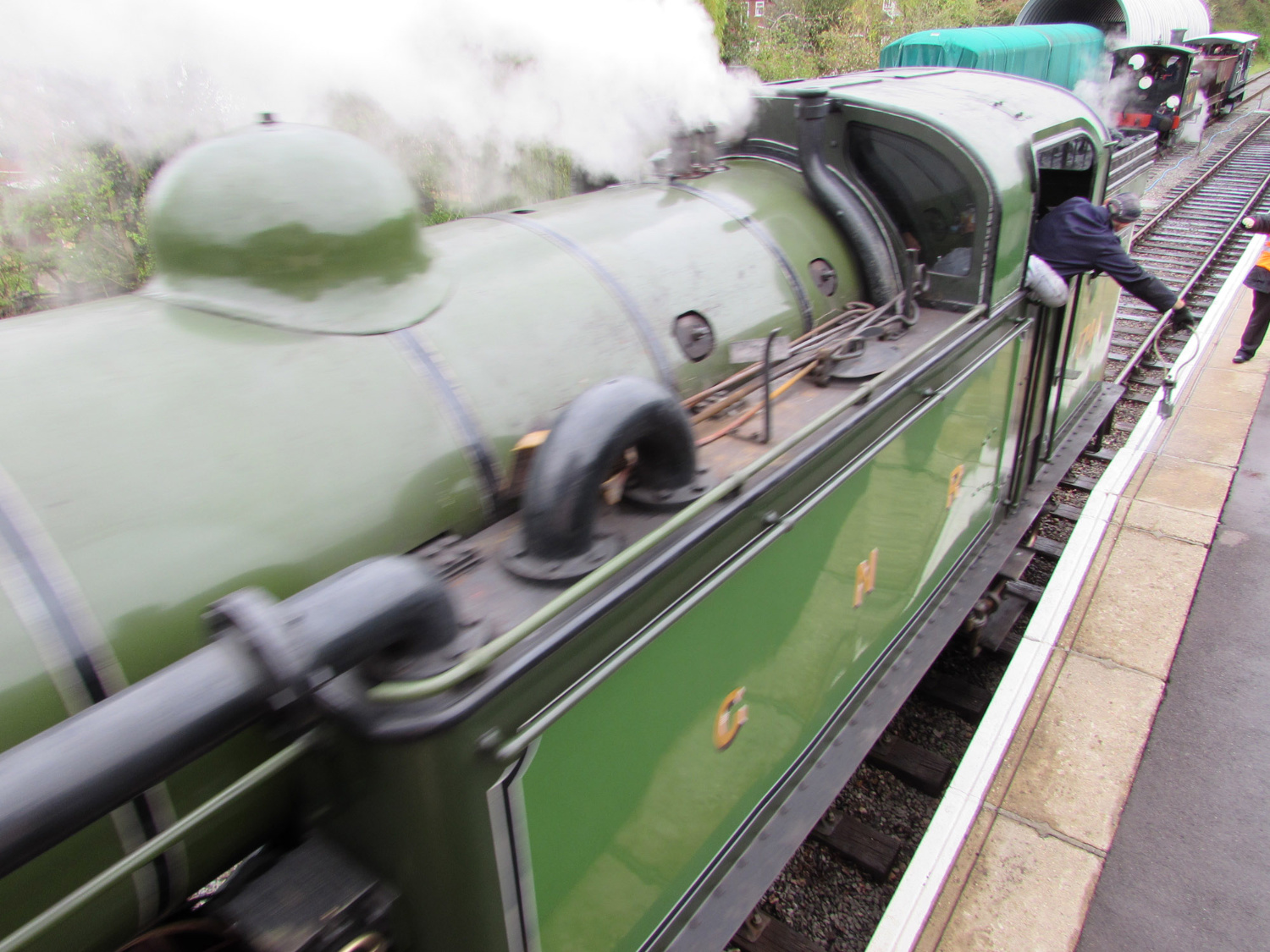 Correct GNR passenger livery colour for loco side-tank tops (in ...