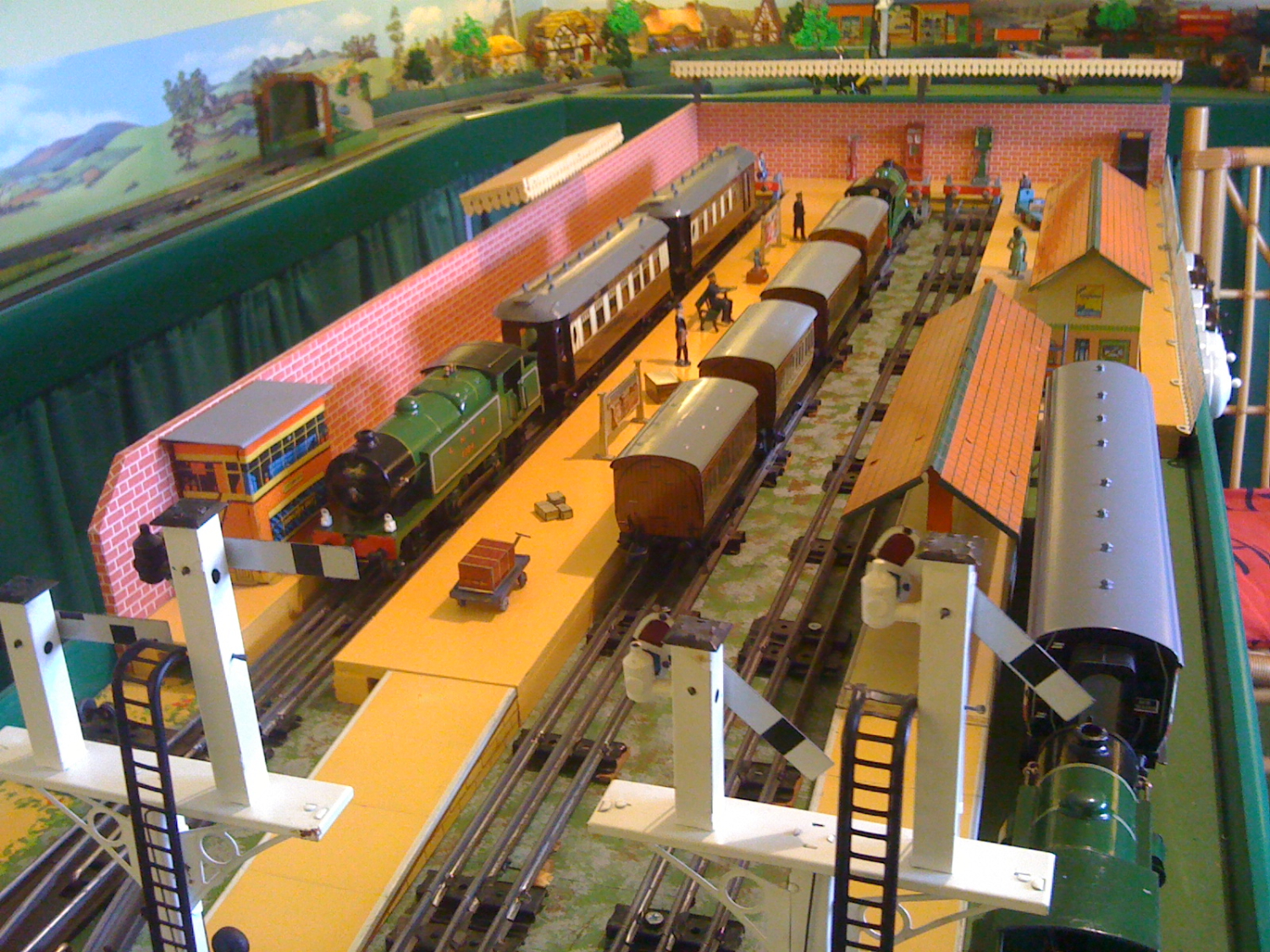 Clockwork train set and layout. - Collectable/Vintage - RMweb
