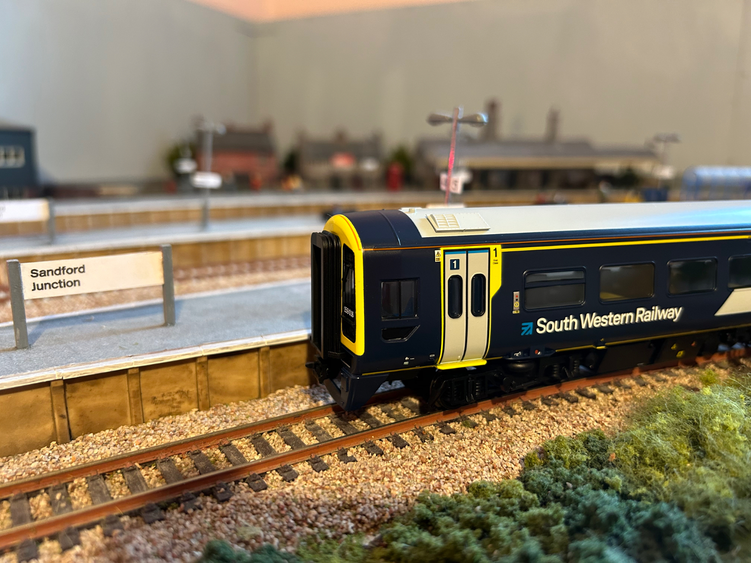 KMRC announce Exclusive Bachmann 00 Gauge Class 159 3-Car DMU 159 016 ...