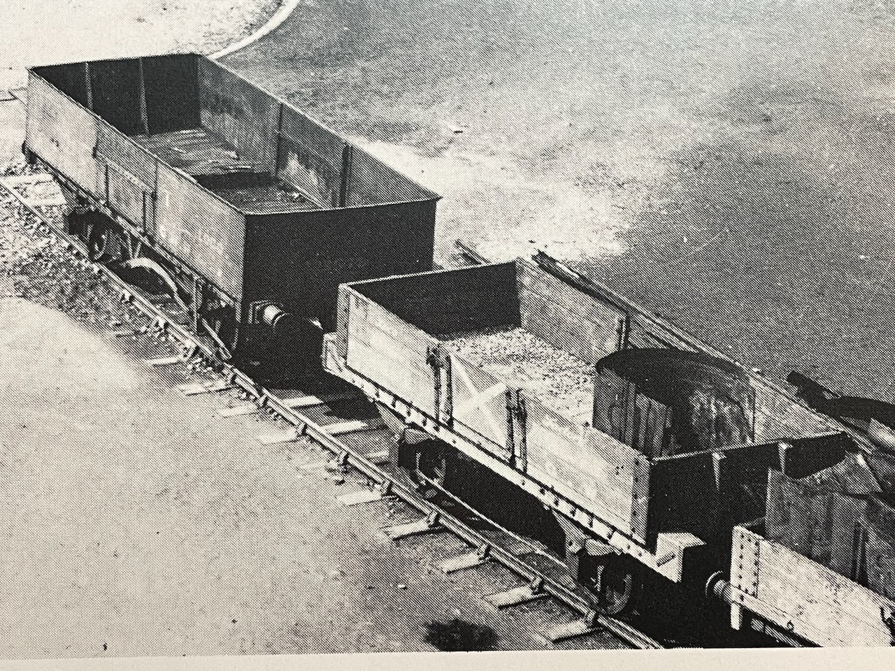 Dumb buffered wagon in Engineering Dept use at Swindon in 1908 - GWR ...