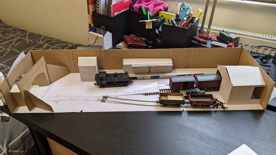 Watchford - OO Gauge GWR in a 77L Really Useful Box (plus a bit ...
