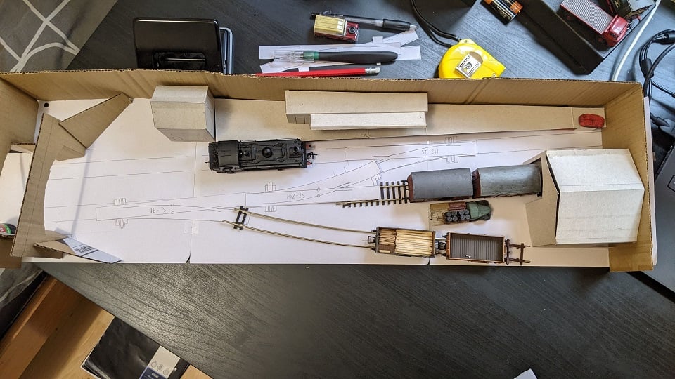 Watchford - OO Gauge GWR in a 77L Really Useful Box (plus a bit ...