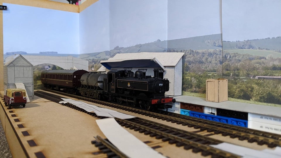 Watchford - OO Gauge GWR in a 77L Really Useful Box (plus a bit ...