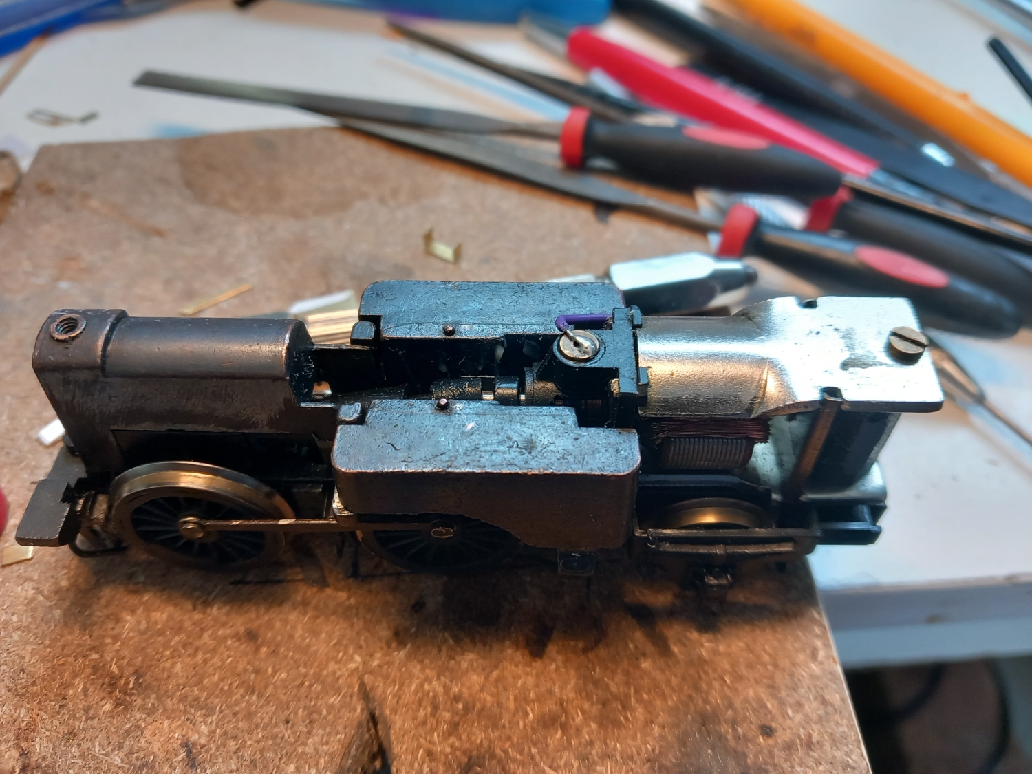 Locos and rolling stock for Caia Road - Airfix Siphon G - Modifying ...