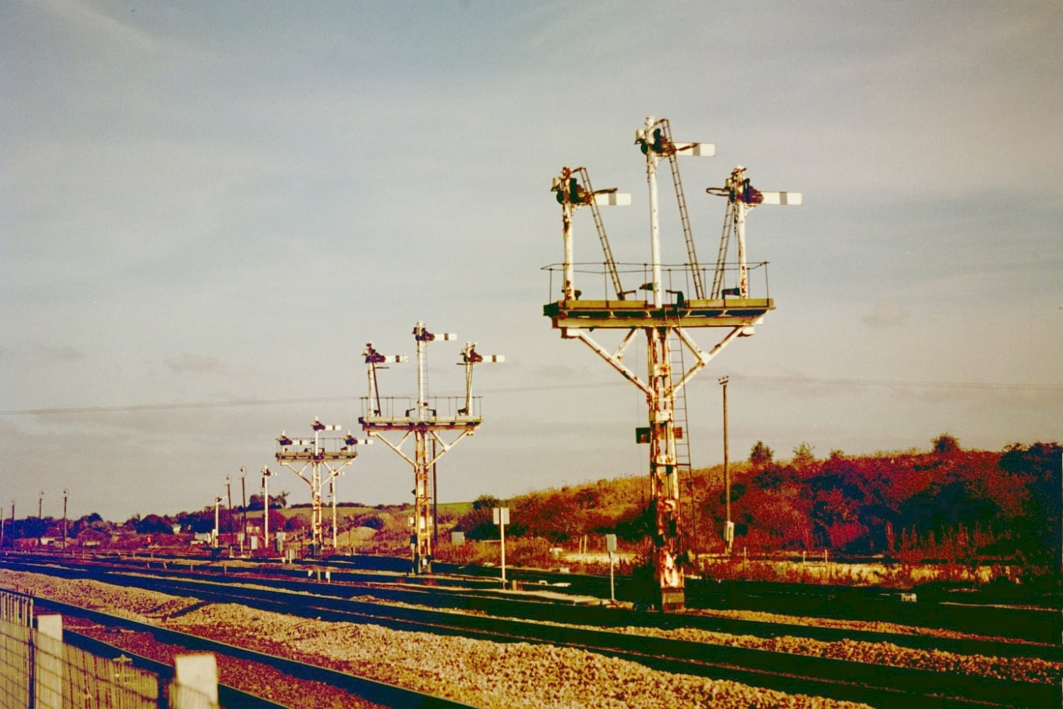 Signals - Present-Day Semaphore, Lights and Repeaters - UK Prototype ...