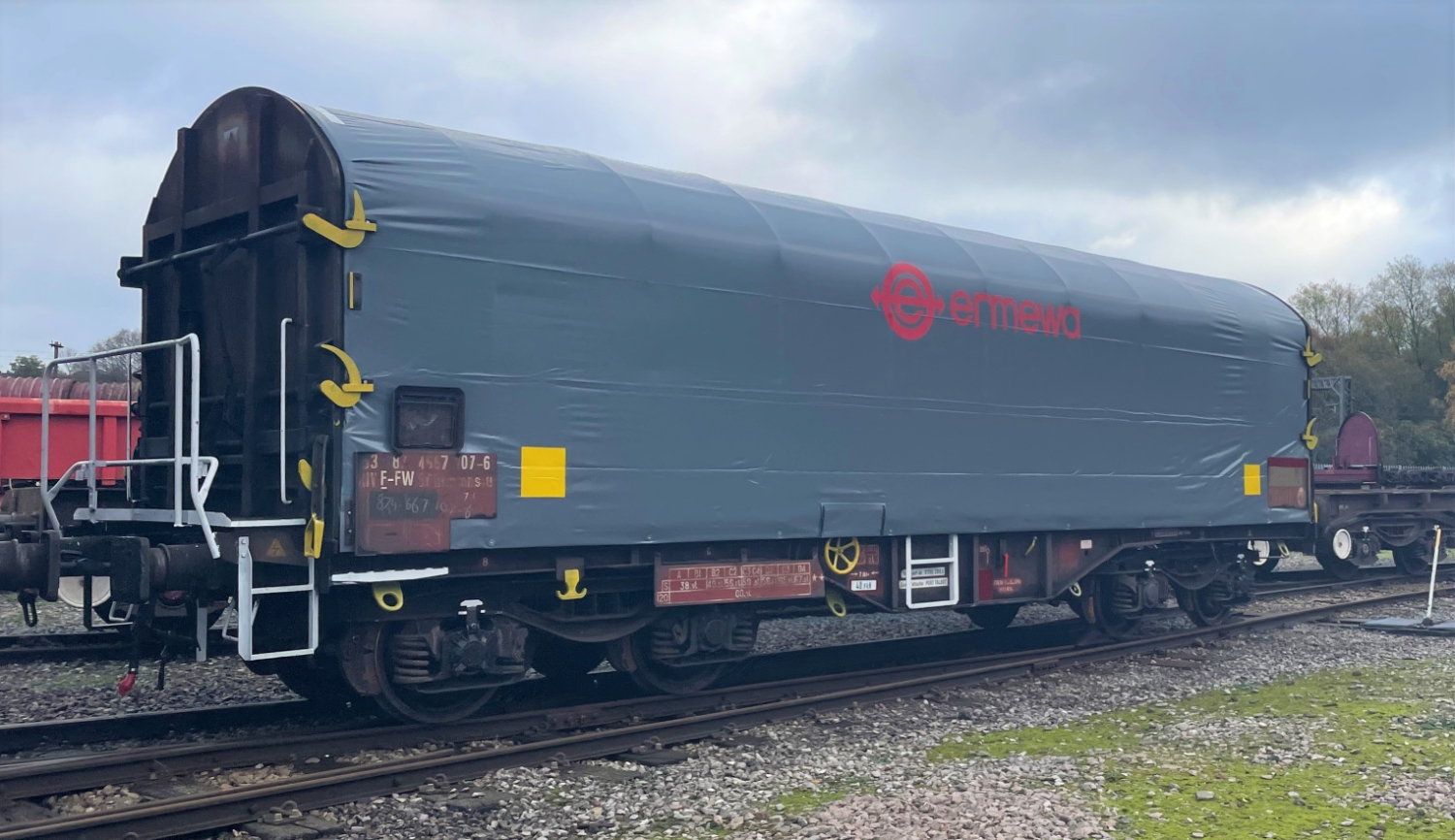 Revolution Trains offers IHA-F Sfhimms wagons in 00 and N - Revolution ...