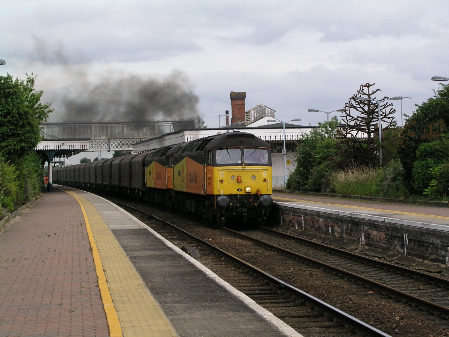 Revolution Trains offers IHA-F Sfhimms wagons in 00 and N - Revolution ...